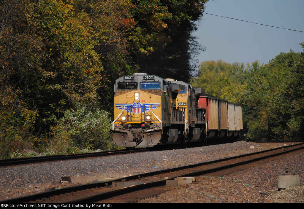 Eastbound coal led by Union pacific 5837.